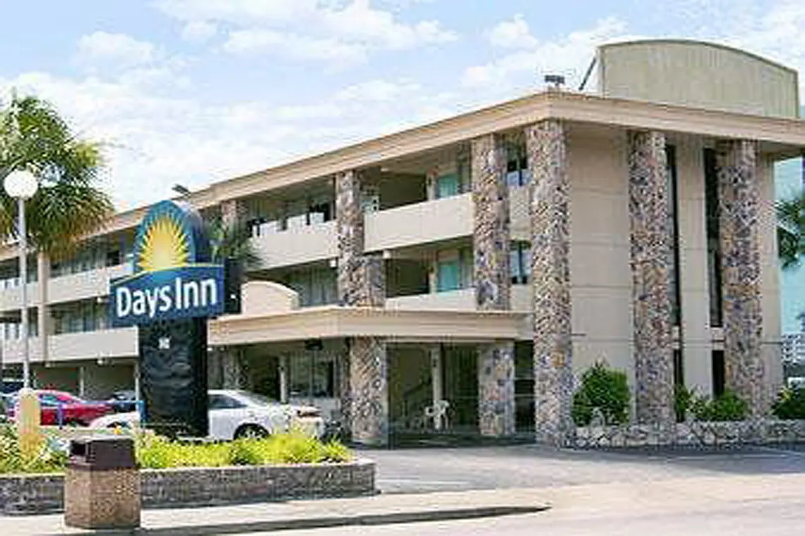 Days Inn Beach Front - OuterBanks.com