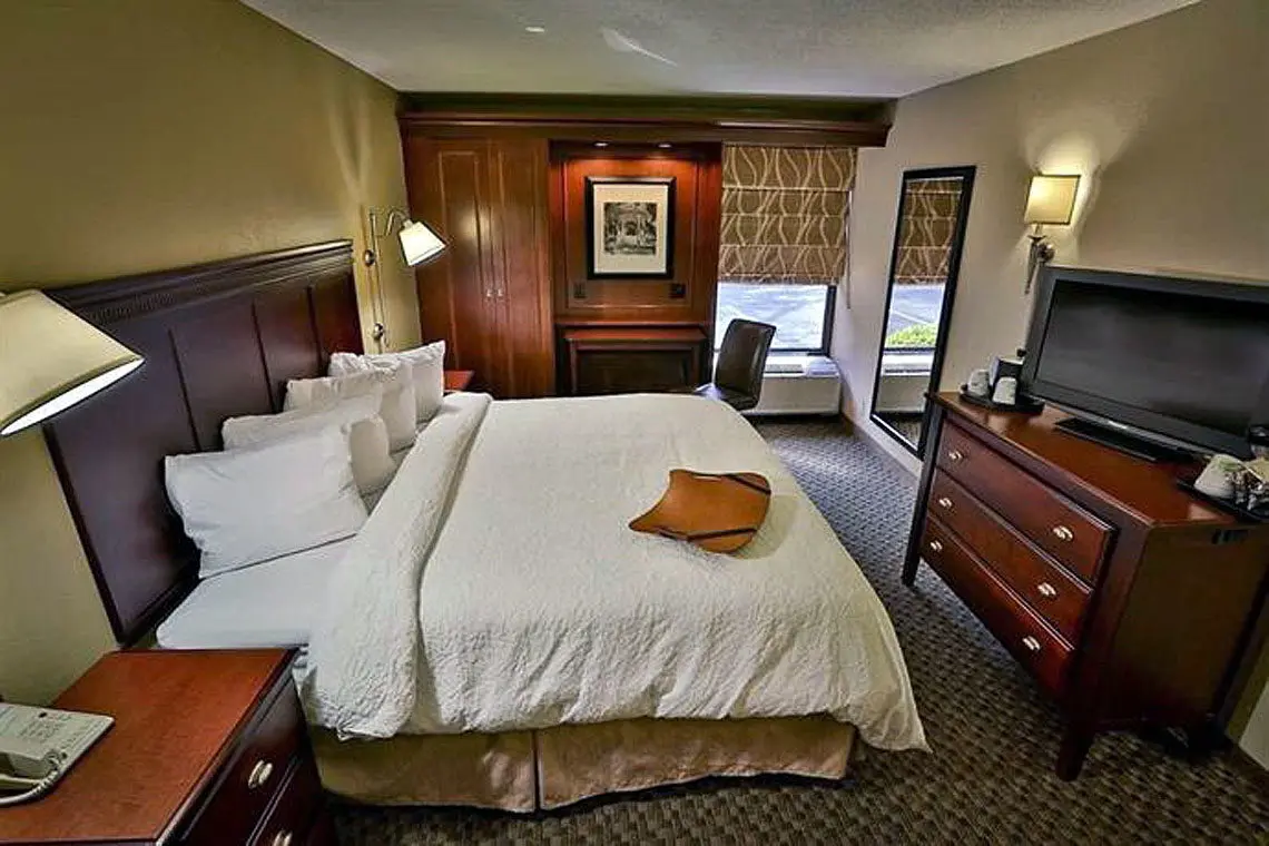 Hampton Inn Charleston-Airport/Coliseum - OuterBanks.com