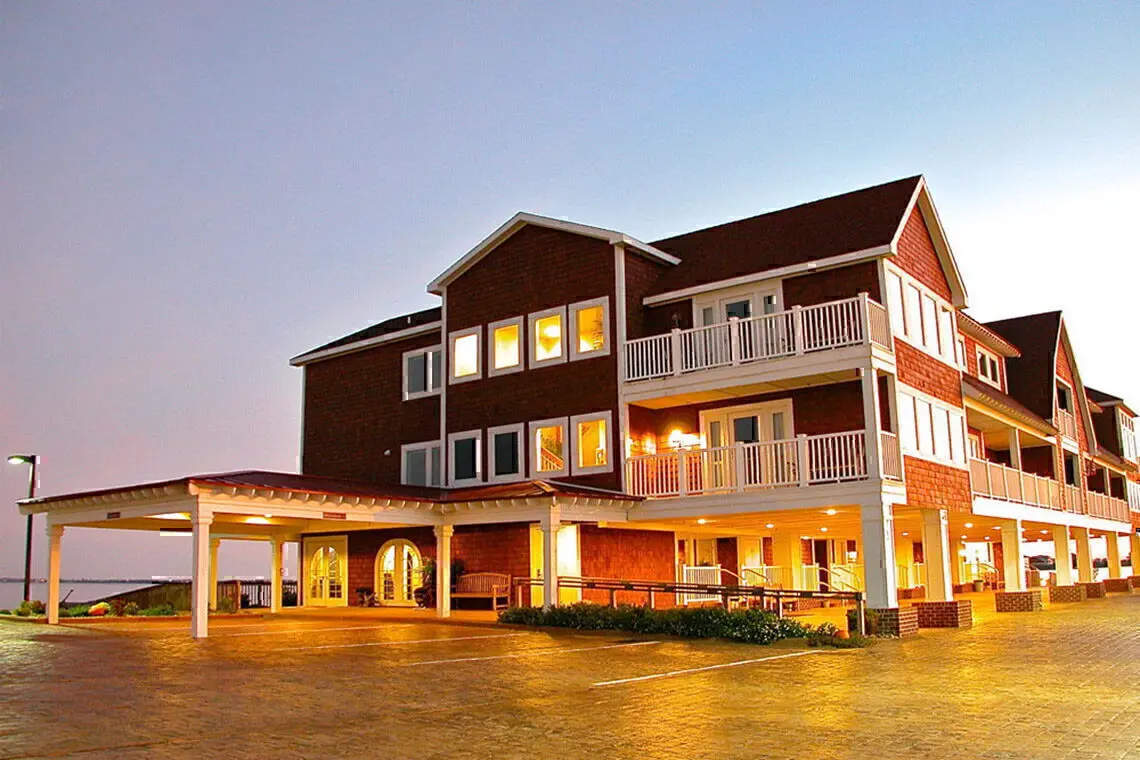 Oasis Suites Hotel - OuterBanks.com